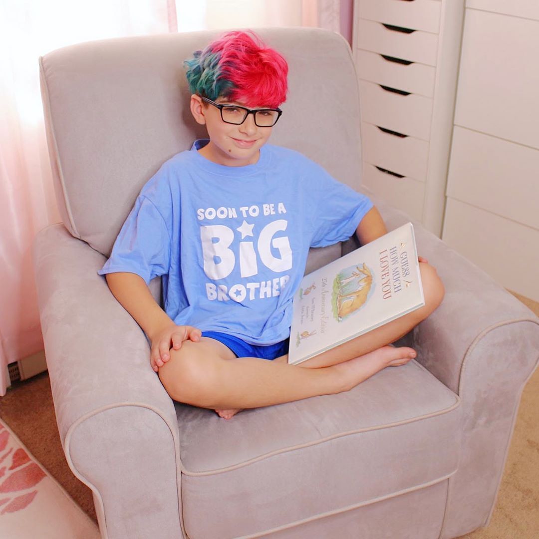 Avery Upholstered Glider - Delta Children